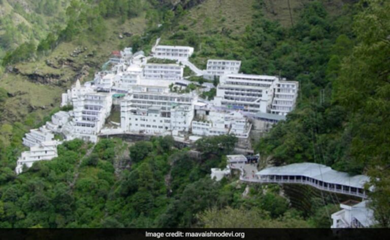 Vaishno Devi Temple Pilgrimage Guide: Journey to the Divine